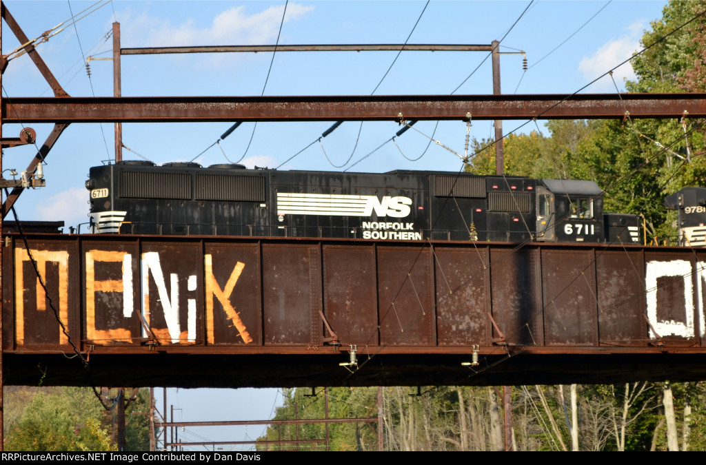 NS SD60 6711 leads 66Z